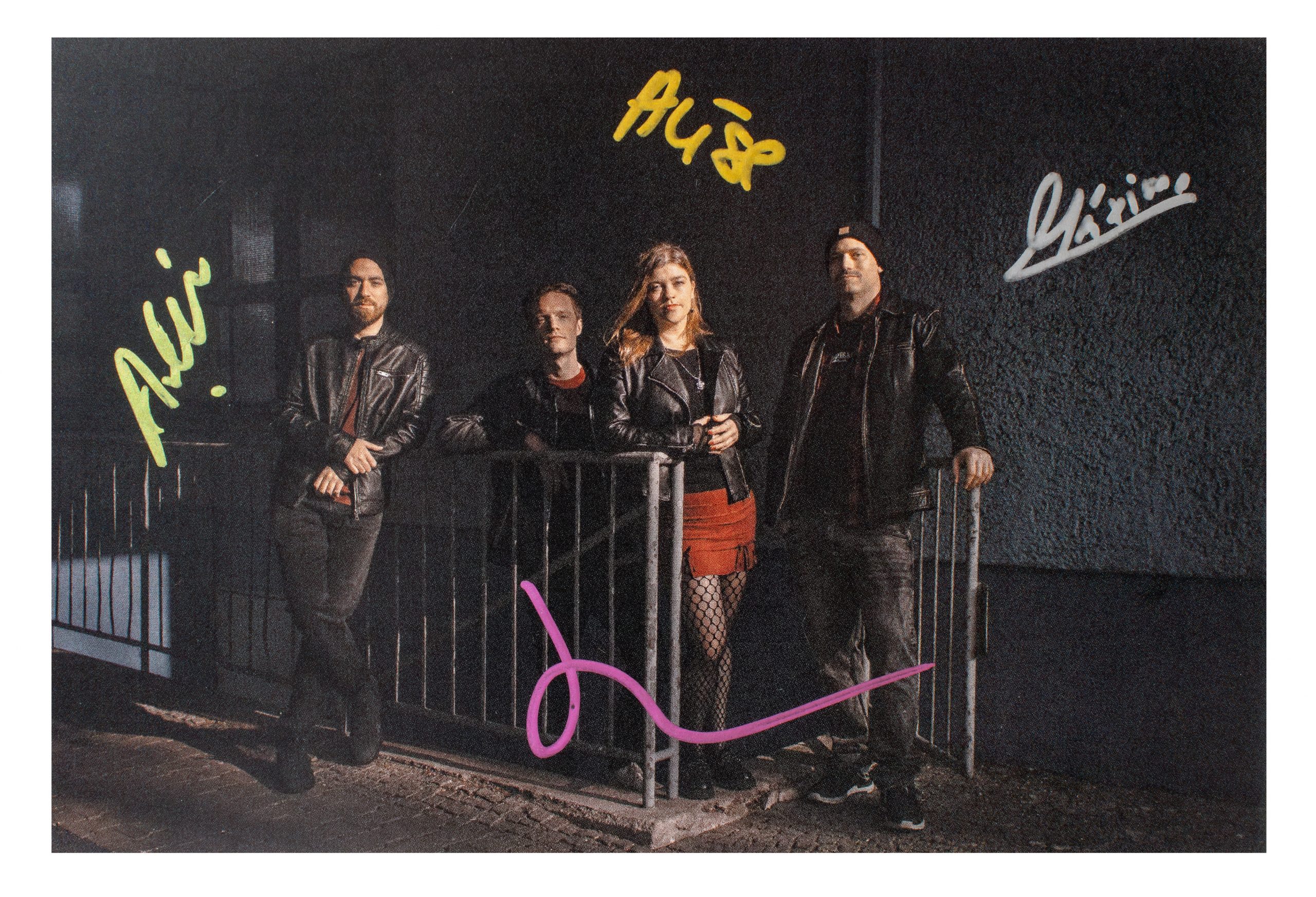 Autograph Picture – Rising Alma